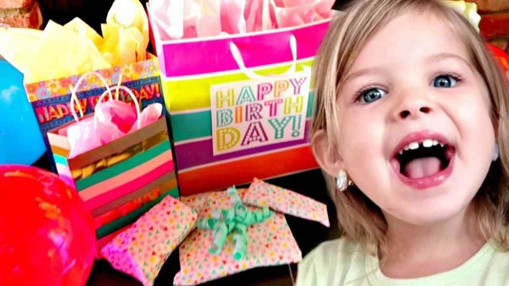 Laura Johnston Biography: Age, Wiki, Birthday, Family, Net Worth ...