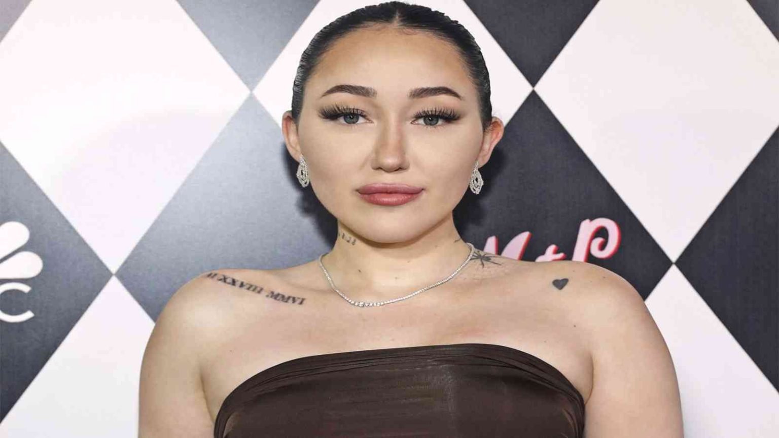 Noah Cyrus Biography: Age, Bio, Birthday, Family, Net Worth - Eduvast.com
