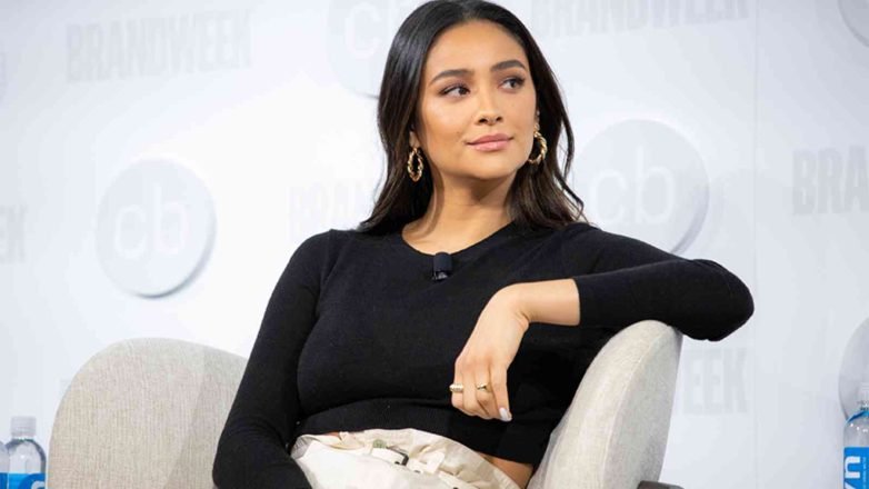 Shay Mitchell Biography: Age, Height, Birthday, Family, Net Worth ...