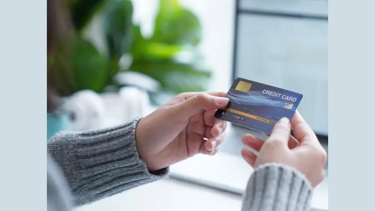 3 Signs It’s Time to Pause Credit Card Spending: Know When to Hold ...