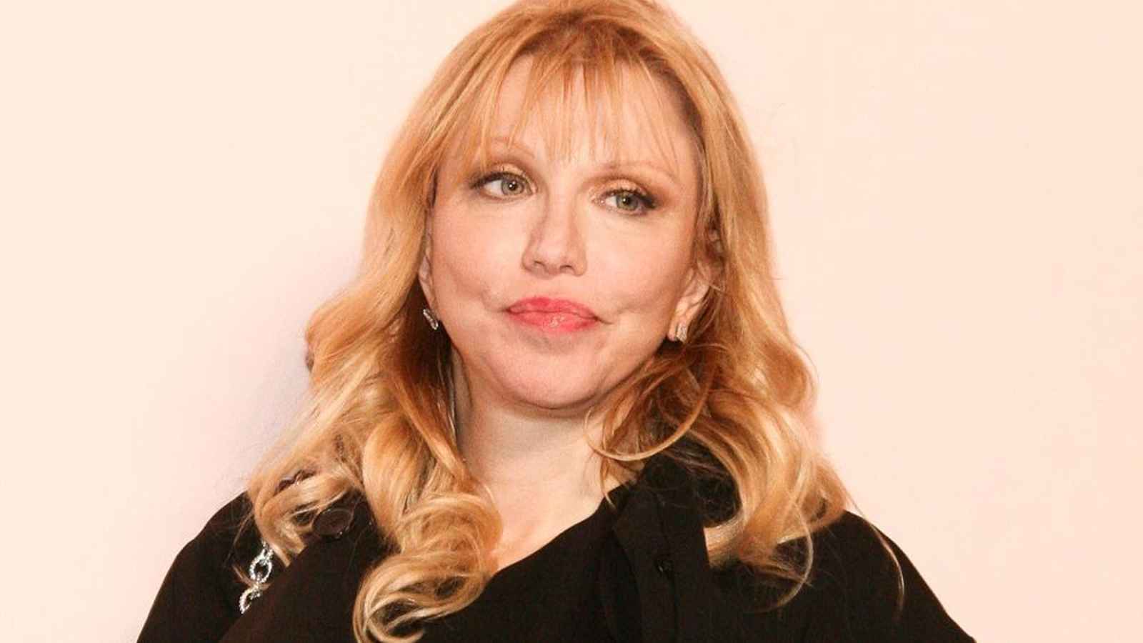 Courtney Love Biography: Age, Height, Birthday, Family, Net Worth ... Courtney Love Biography: Age, Height, Birthday, Family, Net Worth ...