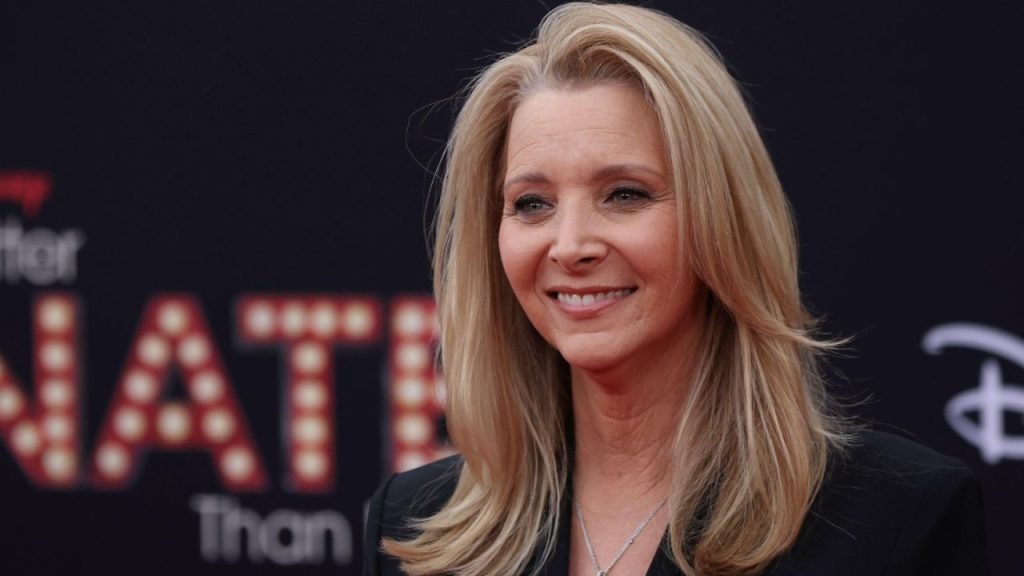Lisa Kudrow Biography: Age, Birthday Early Life, Career, Awards ...