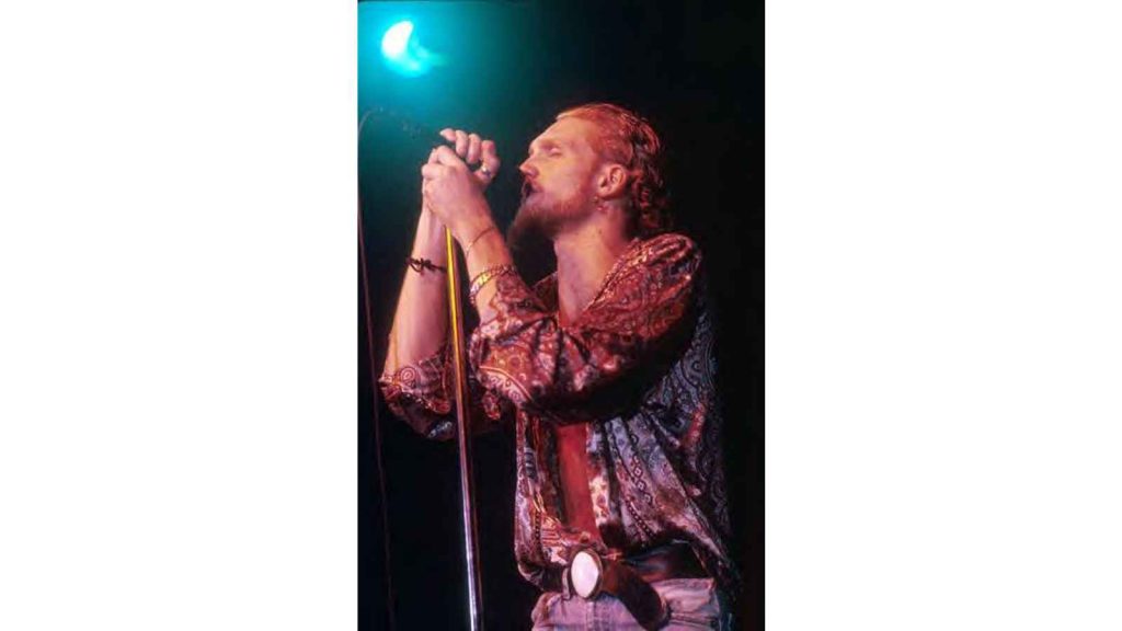 Layne Staley Biography: Age, Height, Birthday, Family, Net Worth ...