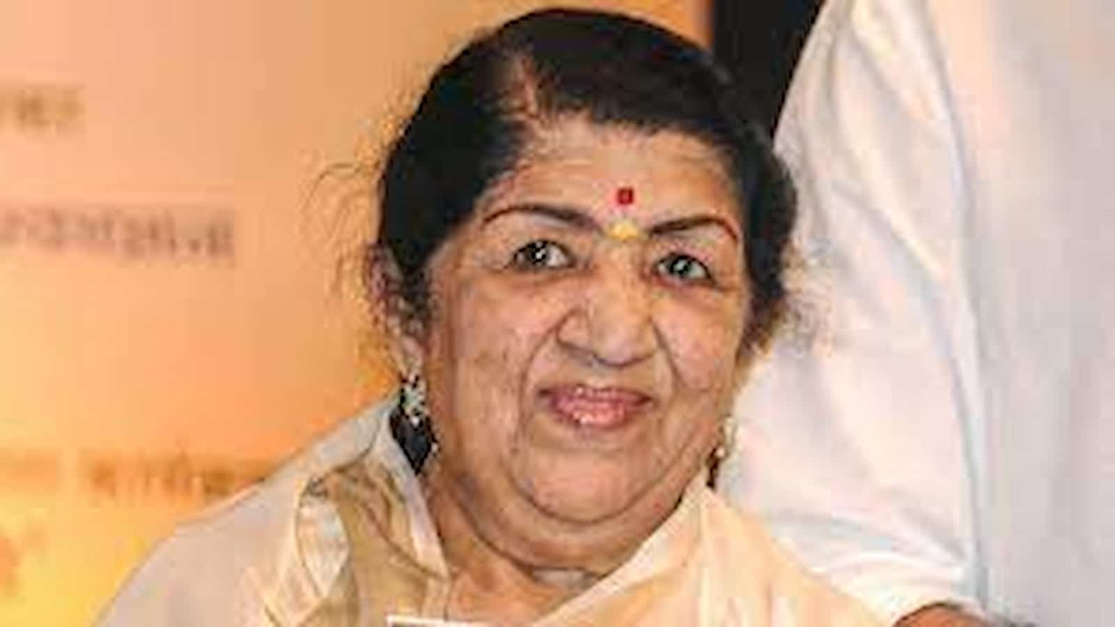Lata Mangeshkar Biography: Age, Height, Career, Family, Personal Life ...