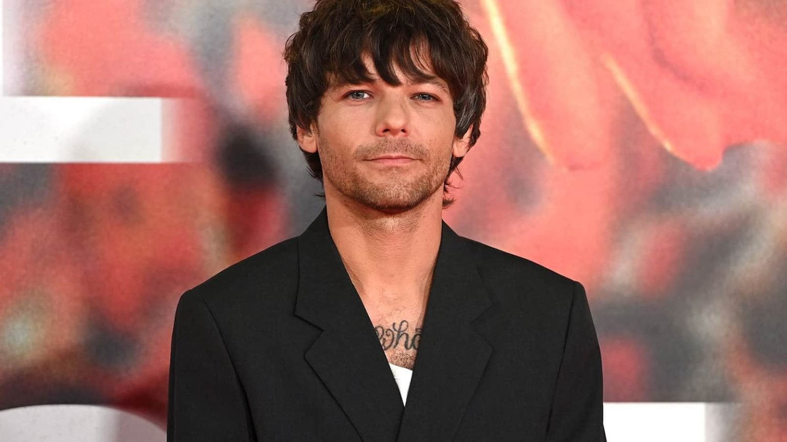 Louis Tomlinson Biography: Age, Height, Birthday, Career, Family ...